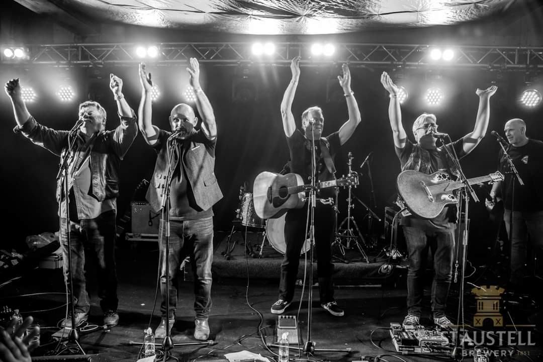 The Pics – The Countrymen